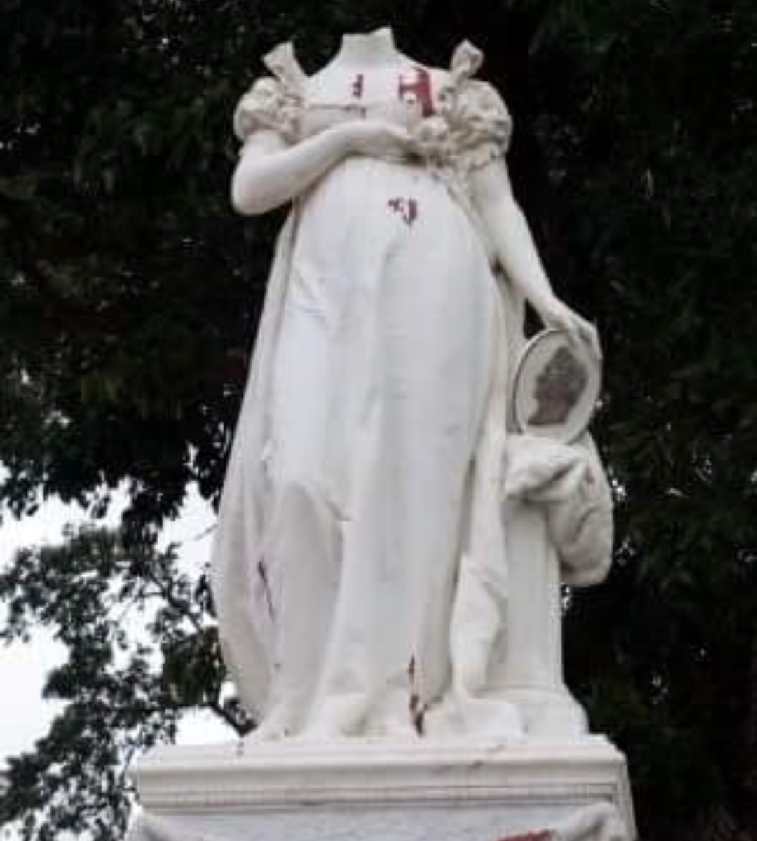 21 septembre 1991...la statue de l'impératrice Joséphine est étêtée à ...