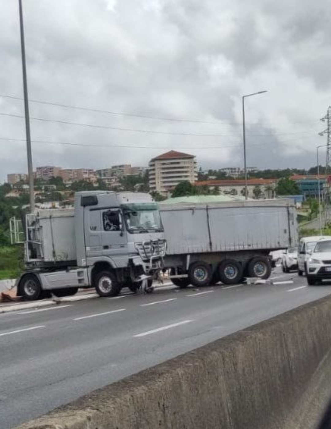 Spectaculaire accident de la circulation sur l'autoroute en Martinique ...