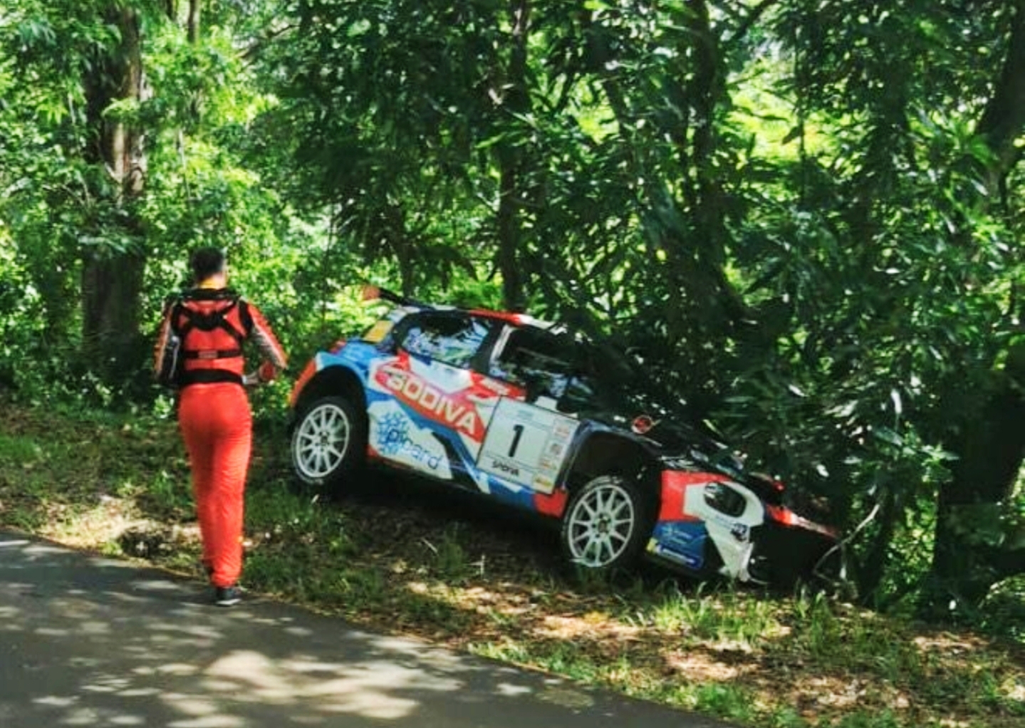 Martinique Rallye Tour : Simon Jean-Joseph fait le chaud... dérape et ...