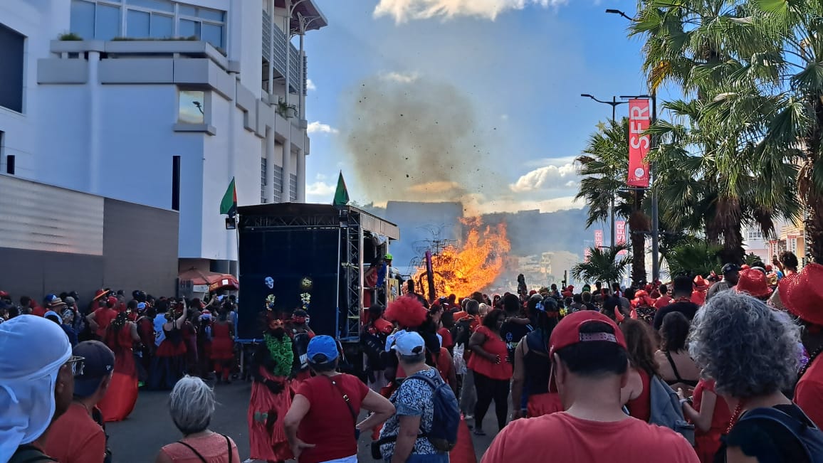 Carnaval 2025 en Martinique...Vaval brûle le...MARDI GRAS. HISTORIQUE 🔥 ...