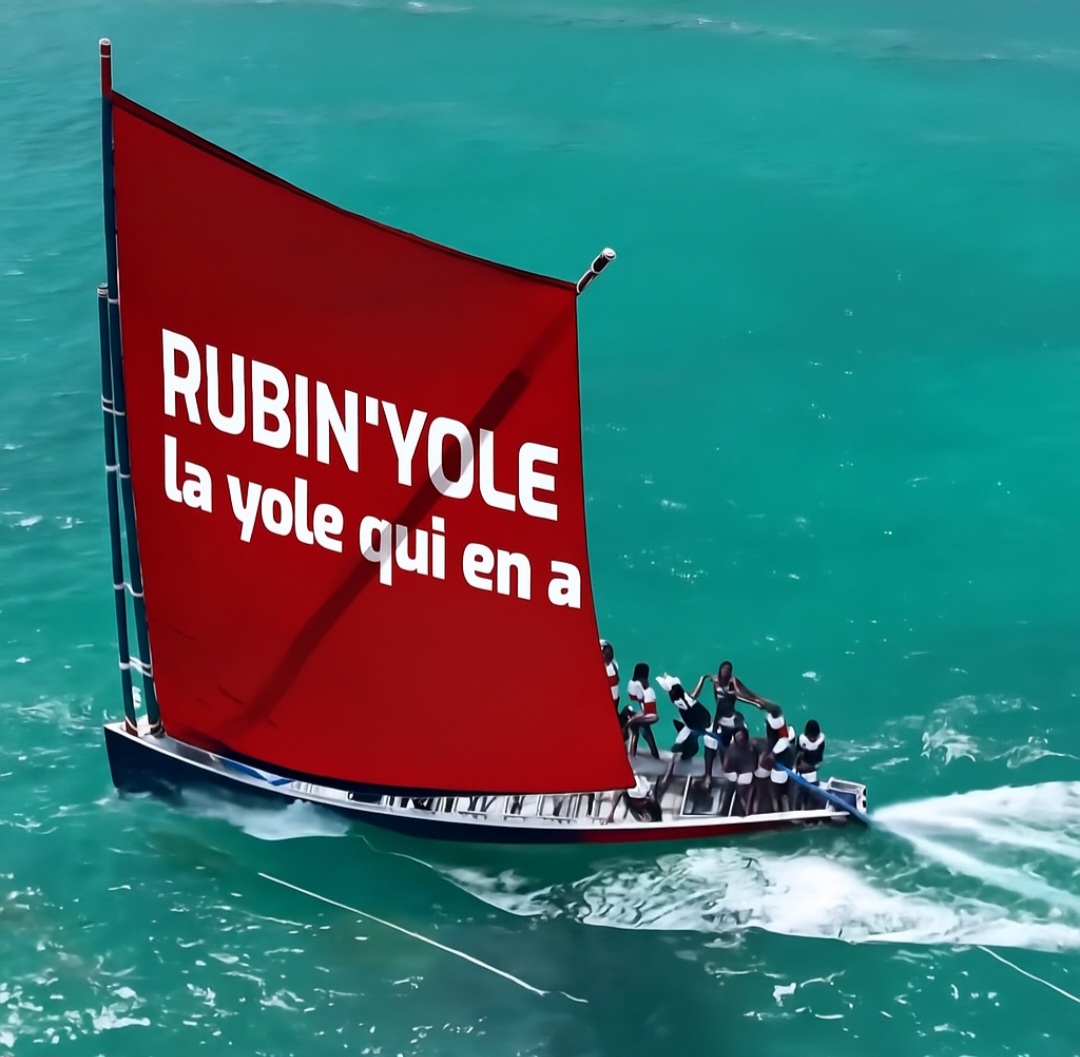 Une nouvelle yole sur la ligne de départ du Tour de Martinique des ...