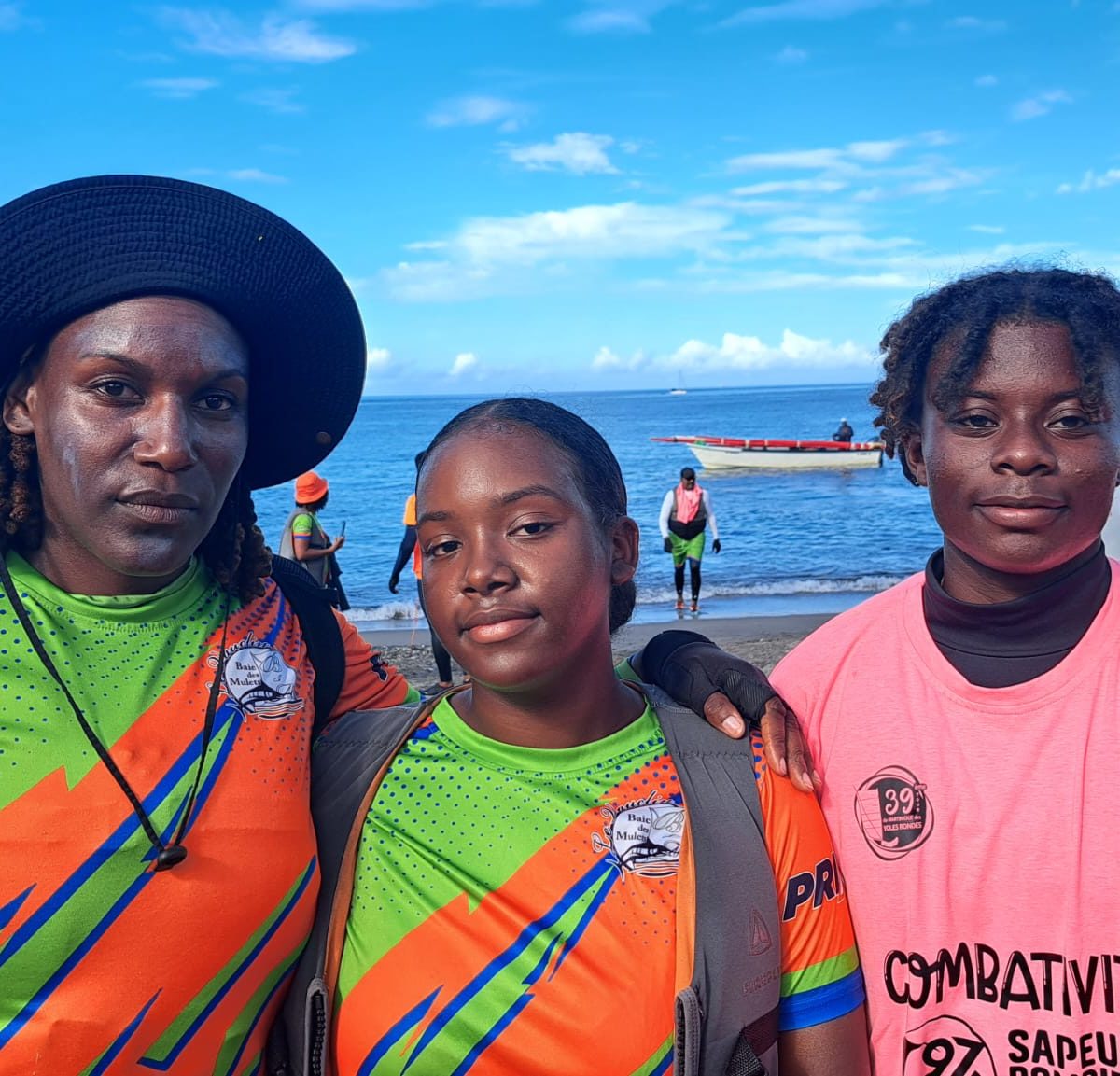 Les femmes à bord des yoles rondes de Martinique-Prixe - West Point ...